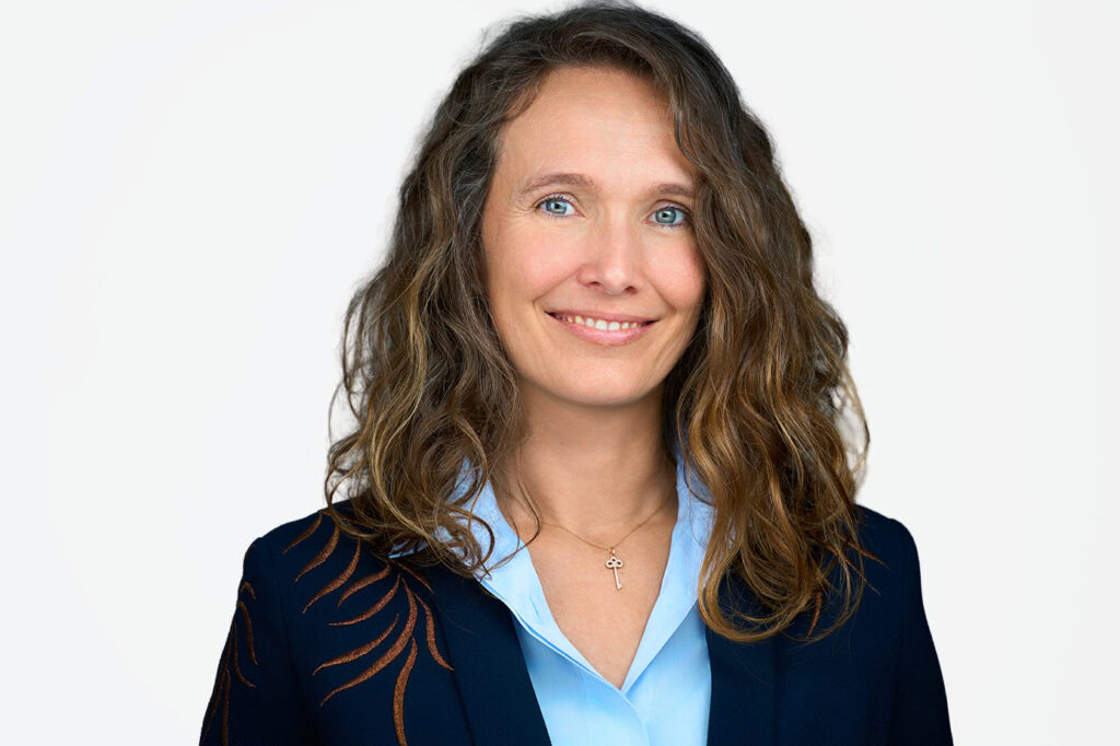 Headshot Photographer in Paris | High End Executive Portraits